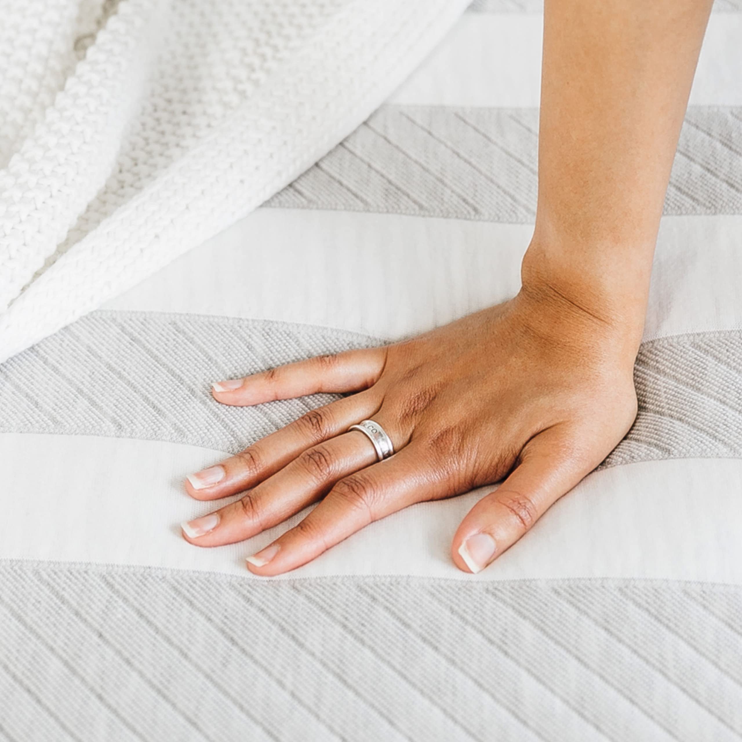 Leesa Original Hybrid 11" Mattress, Queen, Premium Cooling Foam and Individually Wrapped Springs/CertiPUR-US Certified /100-Night Trial