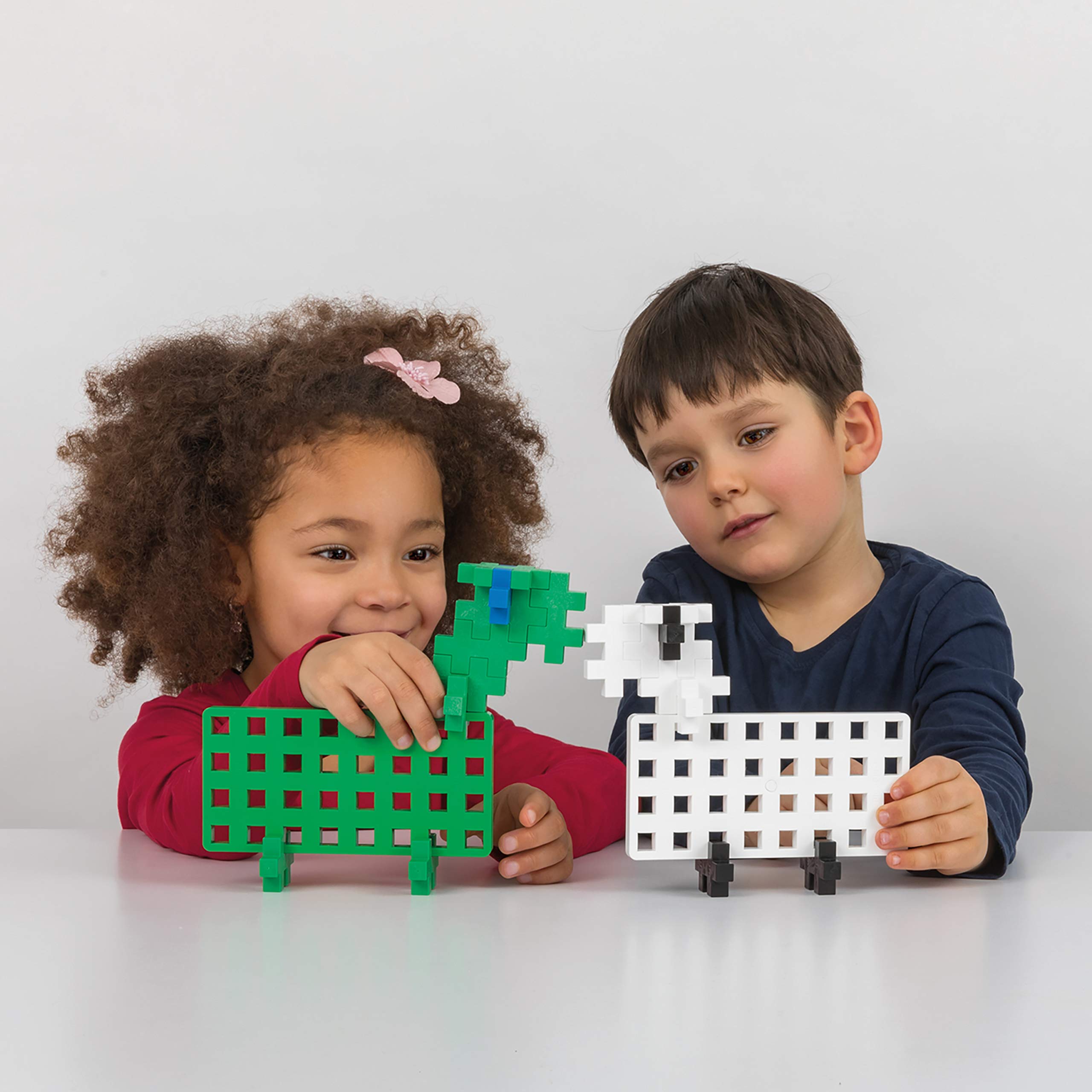 Plus Plus Big - 400 Big Pieces in Storage Tub - Basic Color Mix w/ 10 Baseplates - Construction Building Stem/Steam Toy, Interlocking Large Puzzle Blocks for Toddlers and Preschool