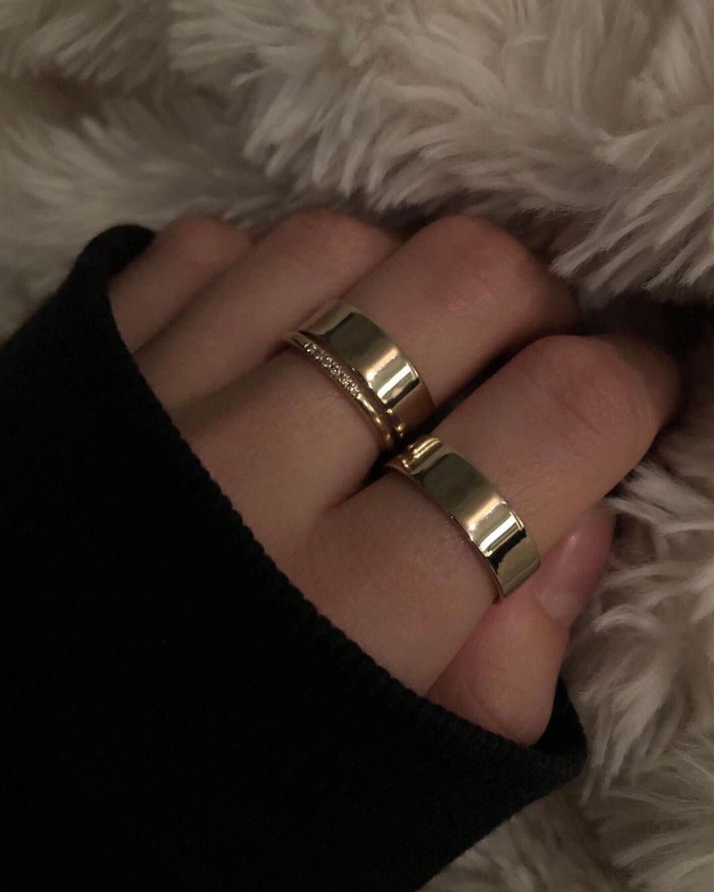 Daisy Bloom 18K Gold Plated Stackable Statement Band Ring for Women, Thick Ribbed rings, Unisex Minimalist Gold Band Ring Size 7