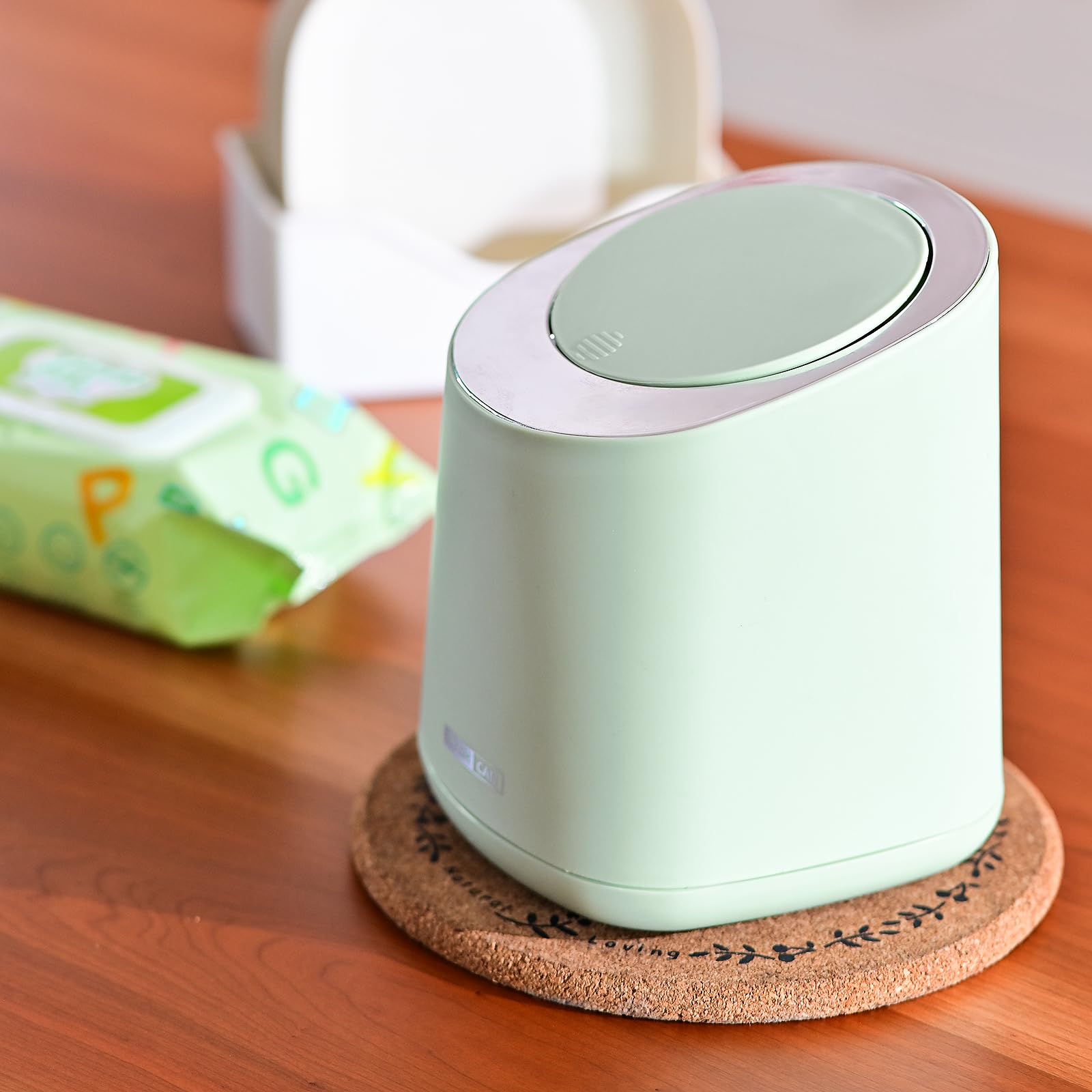 hocieiney Green Mini Trash Can, Desktop Trash can, Removable Small grabage can, Tiny Plastic Little Trash can gor Living Room,Press-Type Countertop Wastebasket with Lid.