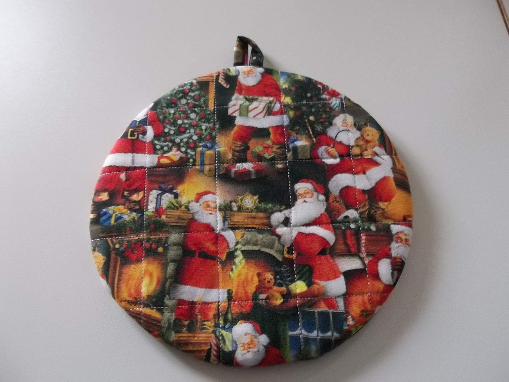 Christmas Pot Holders Santa Handmade Heat Resistant Double Insulated Quilted Hot Pads Trivets 9 Inches Round