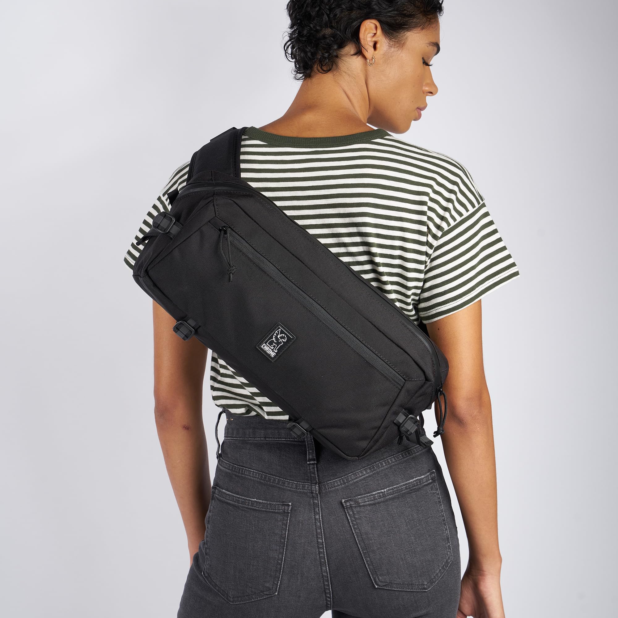 Chrome Industries Kadet Sling Messenger Bag, Crossbody Backpack for Women and Men, Crossbody Adjustable Strap, Quick-release Buckle, 9 L, Night