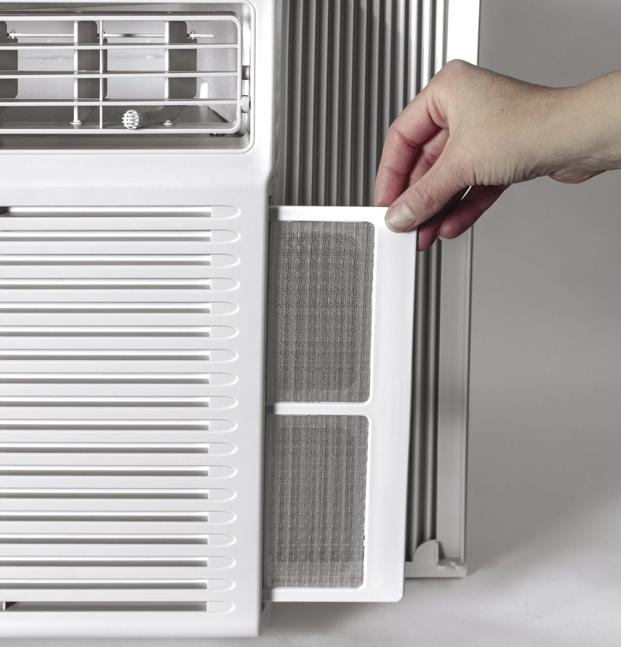 GE 18,000 BTU Heat/Cool Electronic Window Air Conditioner for Extra-Large Rooms up to 1000 sq. ft. (Renewed)