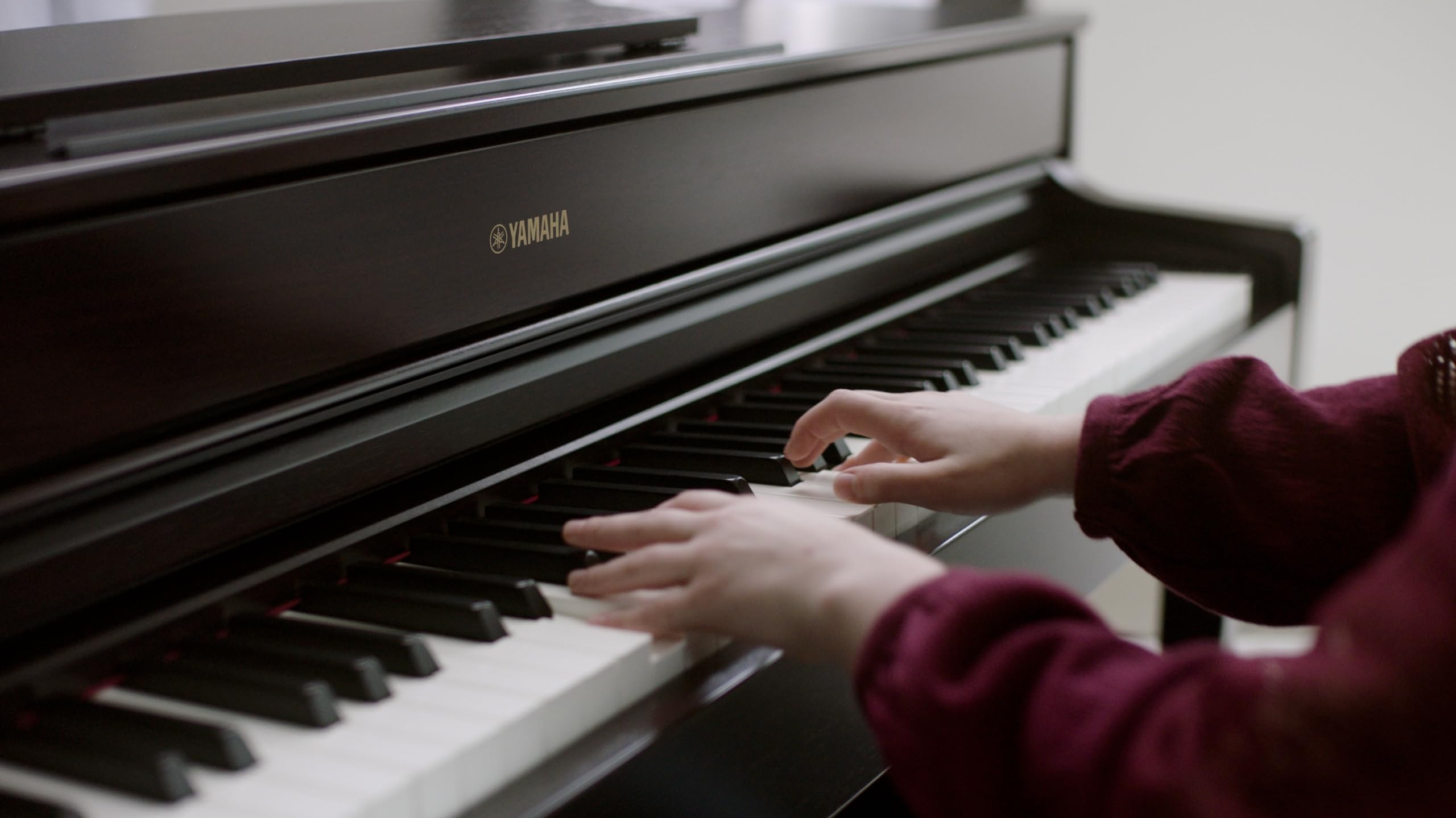 Yamaha Arius, Console Digital Weighted 88-Key Graded Hammer 3 Action, CFX Concert Grand Piano Sound, Includes Bench, Dark Rosewood (YDP184R)