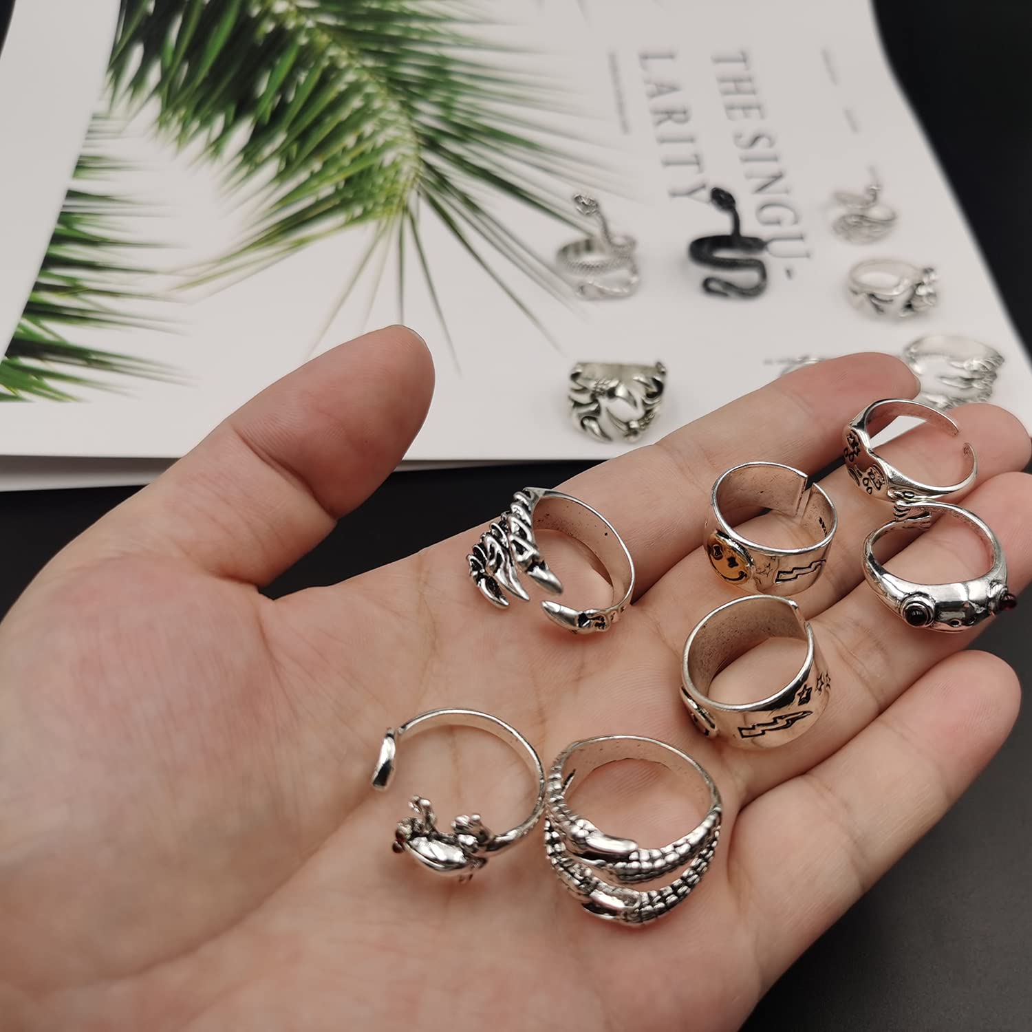 CSIYANJRY99 12Pcs Vintage Punk Open Rings for Men Women,Gothic Y2K Frog Rings Set Hippie Snake Dragon Claw Smiley Face Chain Rings Adjustable Stackable Knuckle Rings