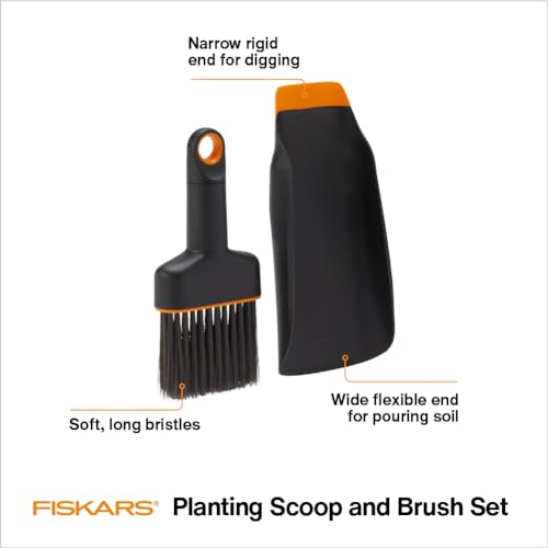 Fiskars Planting Soil Scoop and Brush Set Garden Tool for Indoor Gardening, Mess Control for Transplanting and Repotting, Made with Recycled Plastic