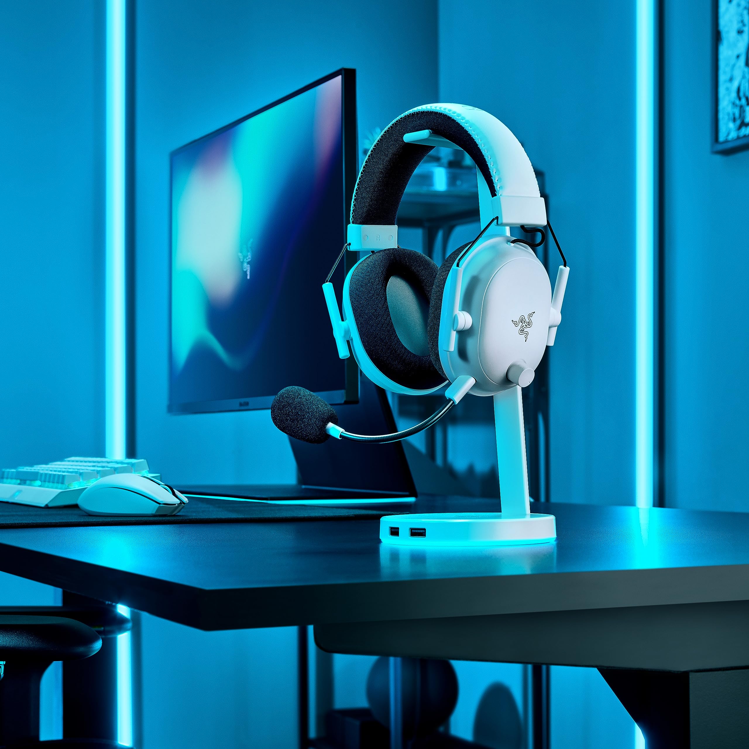 Razer Base Station V2 Chroma: Chroma RGB Lighting - Non-Slip Rubber Base - Designed for Gaming Headsets - Mercury White, RC21-01510300-R3M1