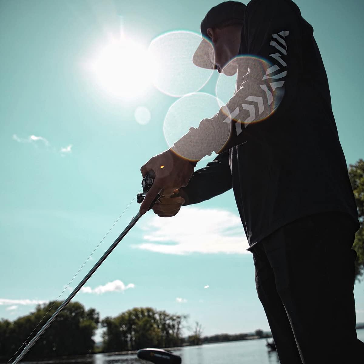 Daiwa REVLT2500 Revros Lt Spinning Reels, 5.3: 1 Gear Ratio, 39.90" Retrieve Rate, 22 lb Max Drag, Ambidextrous,Black