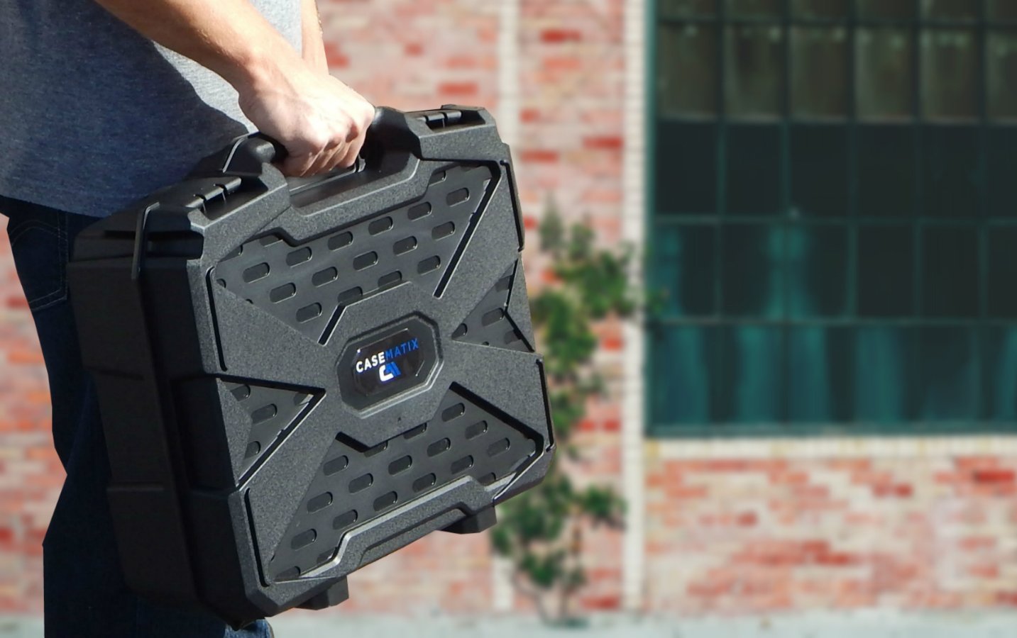CASEMATIX Hard Shell Travel Case Compatible with Akai FIRE, MPK mini Play, MPC ONE, APC Key 25, MPD226, MPD218, APC Mini, MPK Mini mk3, MPC Studio, Element, MidiMix Tom Cat & Rhythm Wolf, Case Only