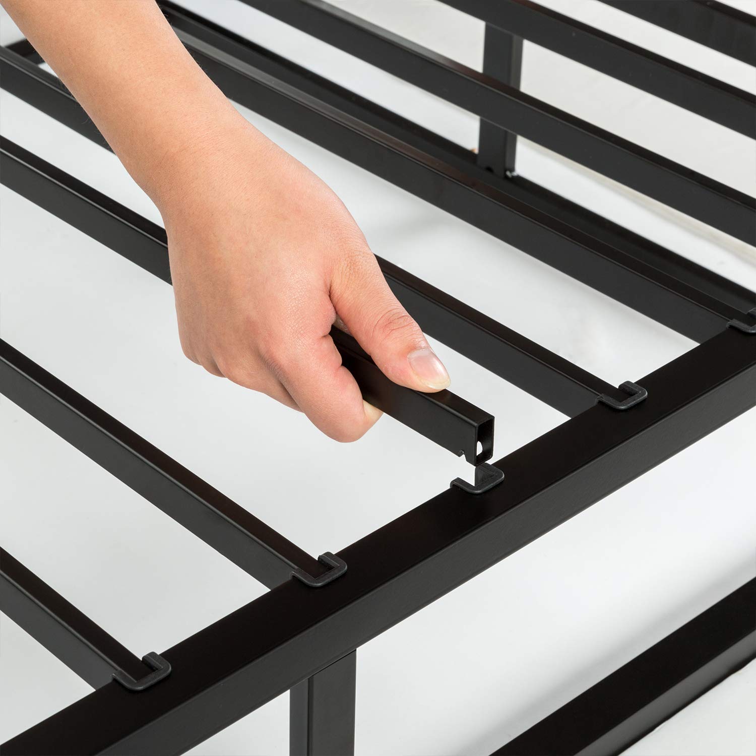 ZINUS Quick Lock Metal Smart Box Spring, 7.5 Inch Mattress Foundation, Strong Metal Structure, Easy Assembly, Queen, White, Hassle & Headache Free - Comes Together With Easy-to-follow In