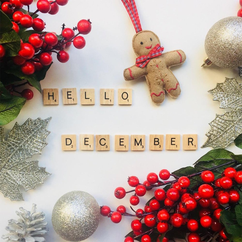 QMET 200PCS Scrabble Letters for Crafts - Wood Scrabble Tiles-DIY Wood Gift Decoration - Making Alphabet Coasters and Scrabble Crossword Game