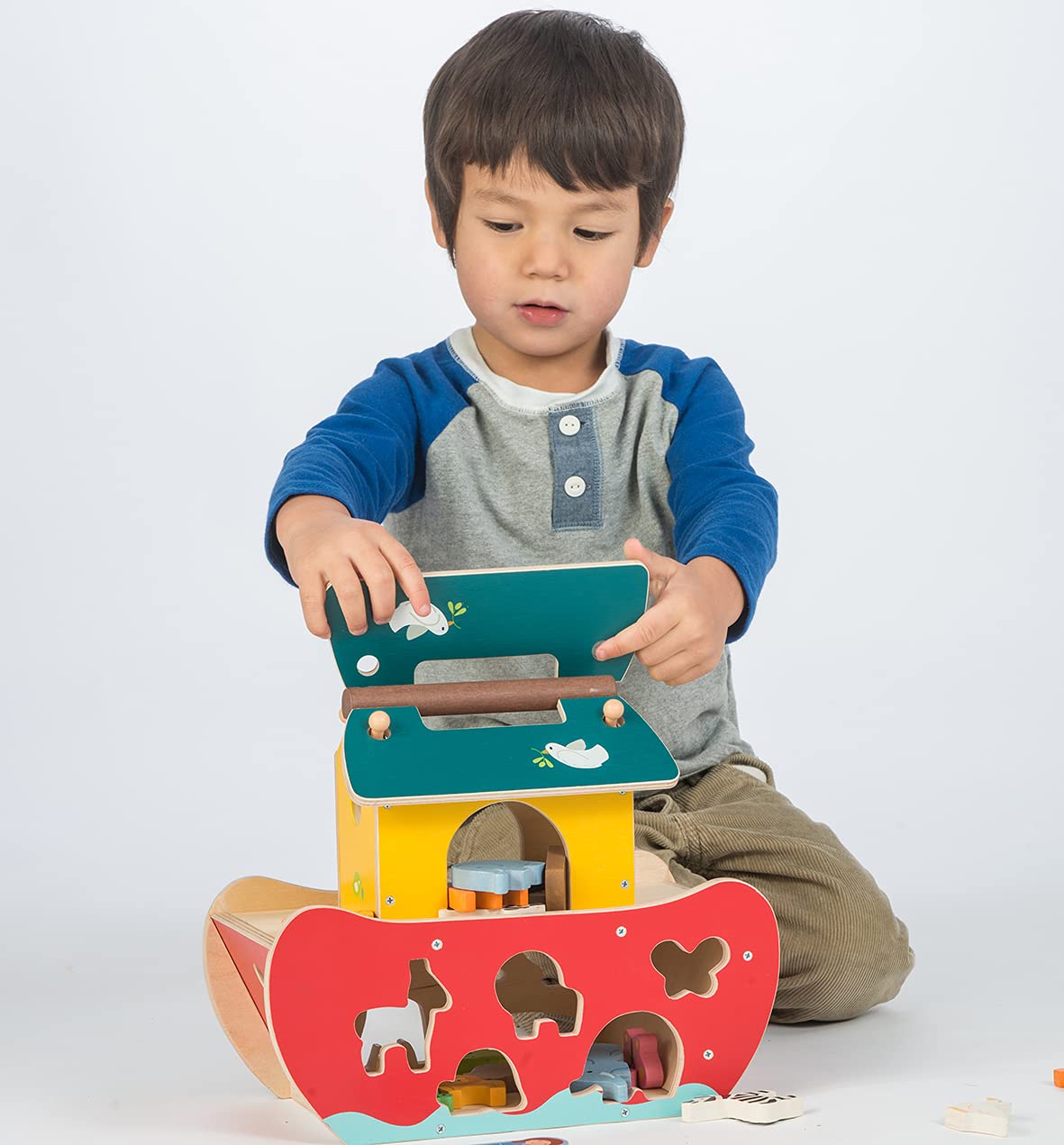 Tender Leaf Toys - Wooden Noah’s Ark Animal Shape Sorter Toy - Encourages Imaginative Play, Improves Recognition and Problem Solving Skills - 18M +