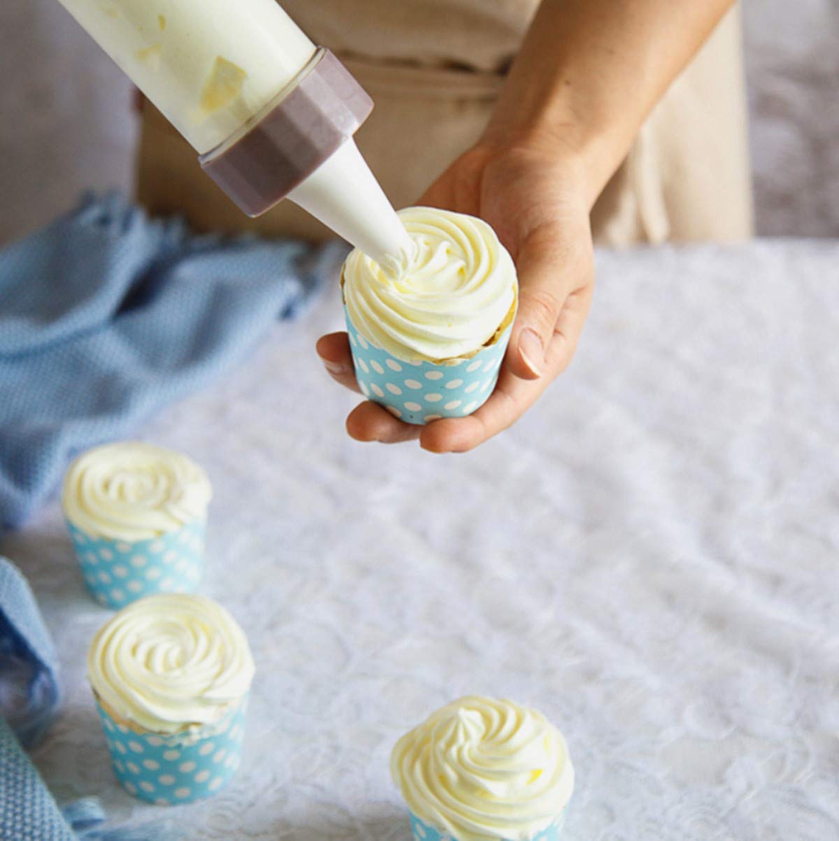 FRJ Transparent multi-function cookie pressure spray gun kit with 13 discs and 6 icing tips, perfect for DIY cookie making and cake frosting decoration