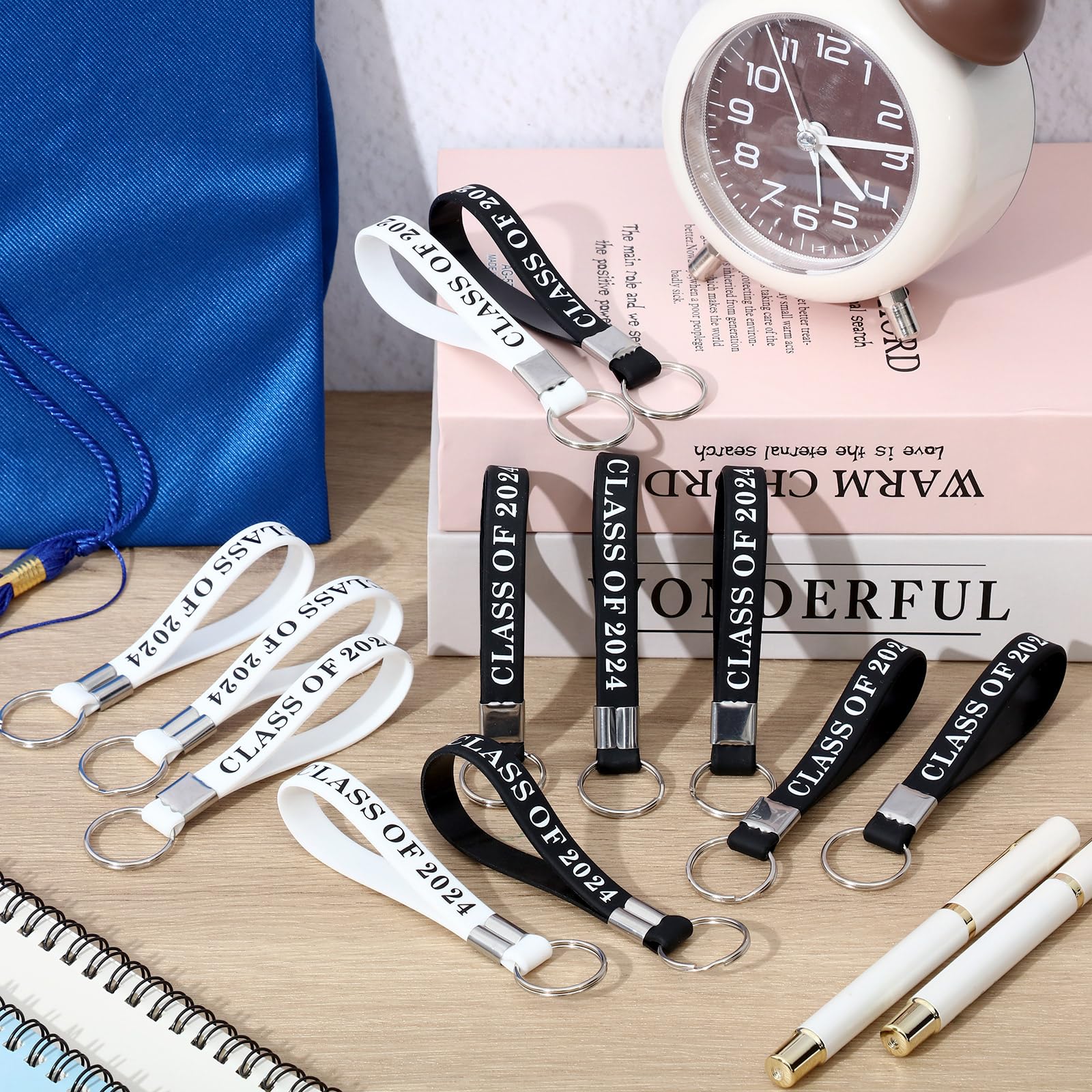 Ecation 50 Pcs Class of 2024 Graduation Keychains Silicone Rubber Keyring Graduation Party Favors Gifts for Student School (White, Black)
