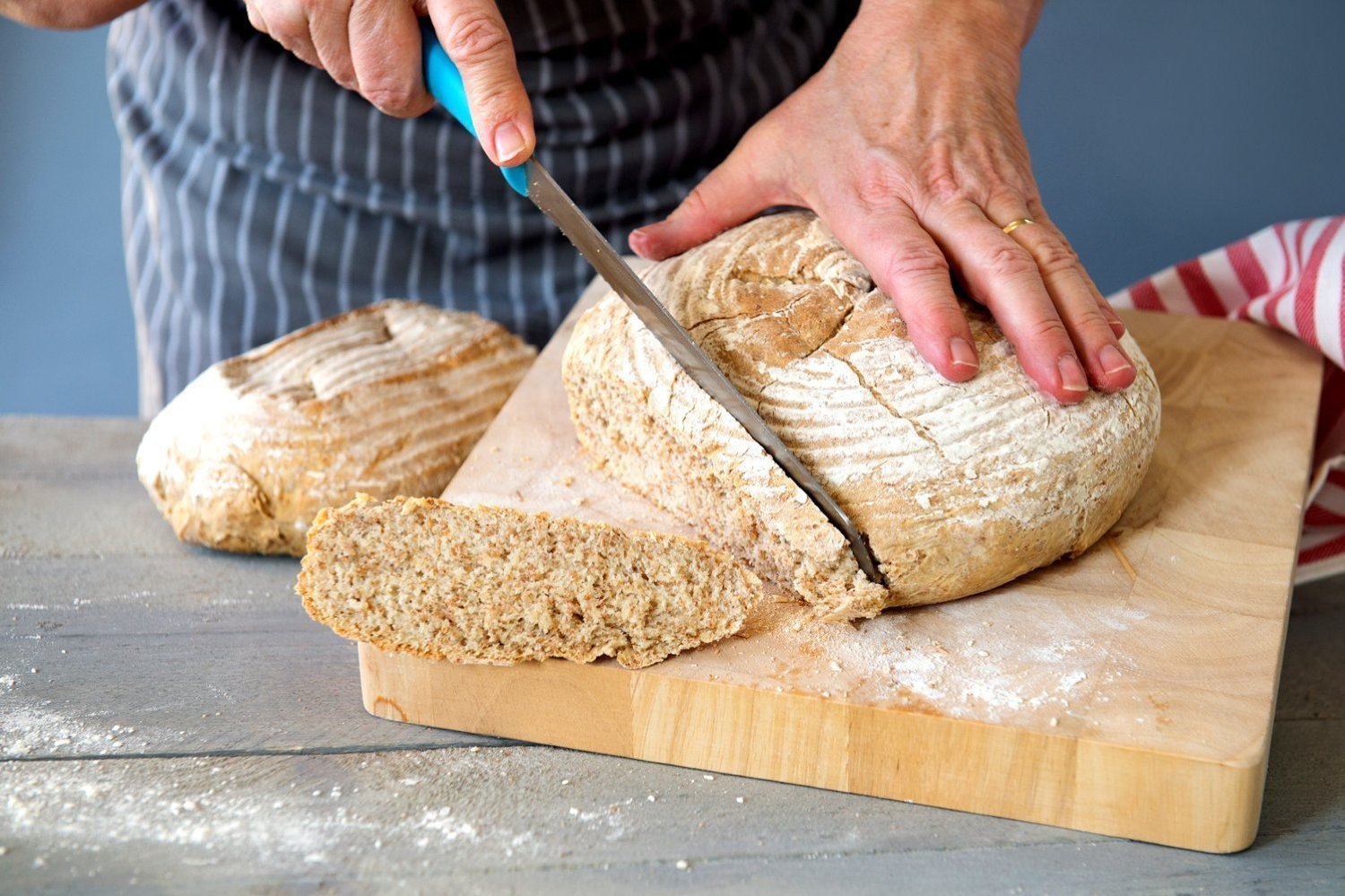 eoocvt 7 inch Round Banneton Brotform Bread Dough Proofing Rising Rattan Handmade Basket with Linen Liner Cloth - 18 x 9cm