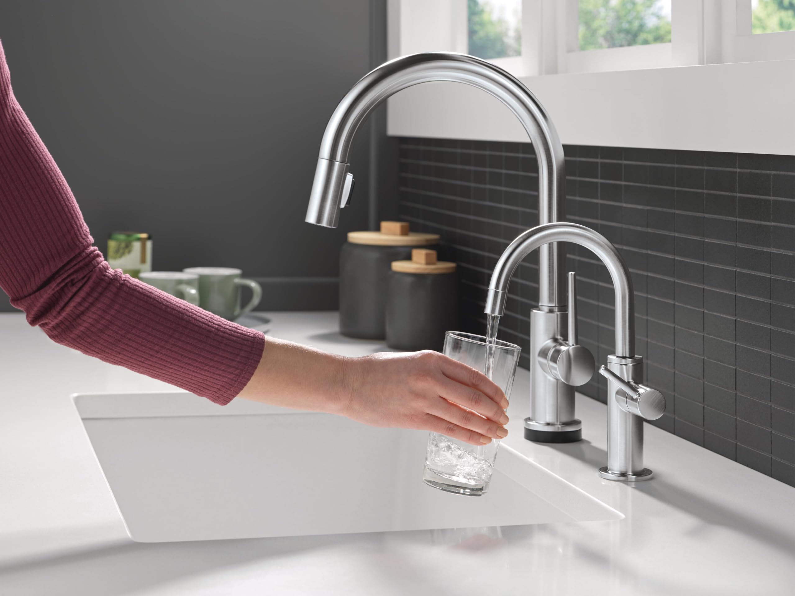 DELTA FAUCET 1930-AR-DST Contemporary Beverage Faucet, Arctic Stainless