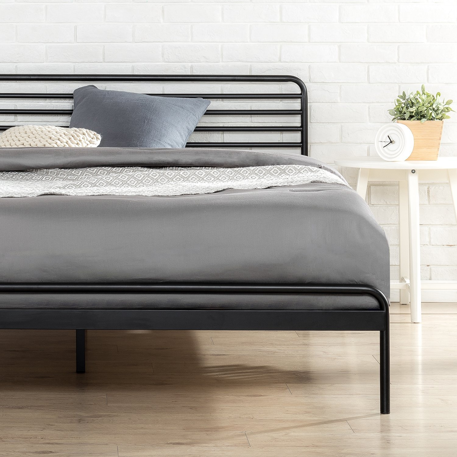 ZINUS Tom Metal Platform Bed Frame Mattress Foundation, No Box Spring Needed, Wood Slat Support. Design Award Winner, King, Black