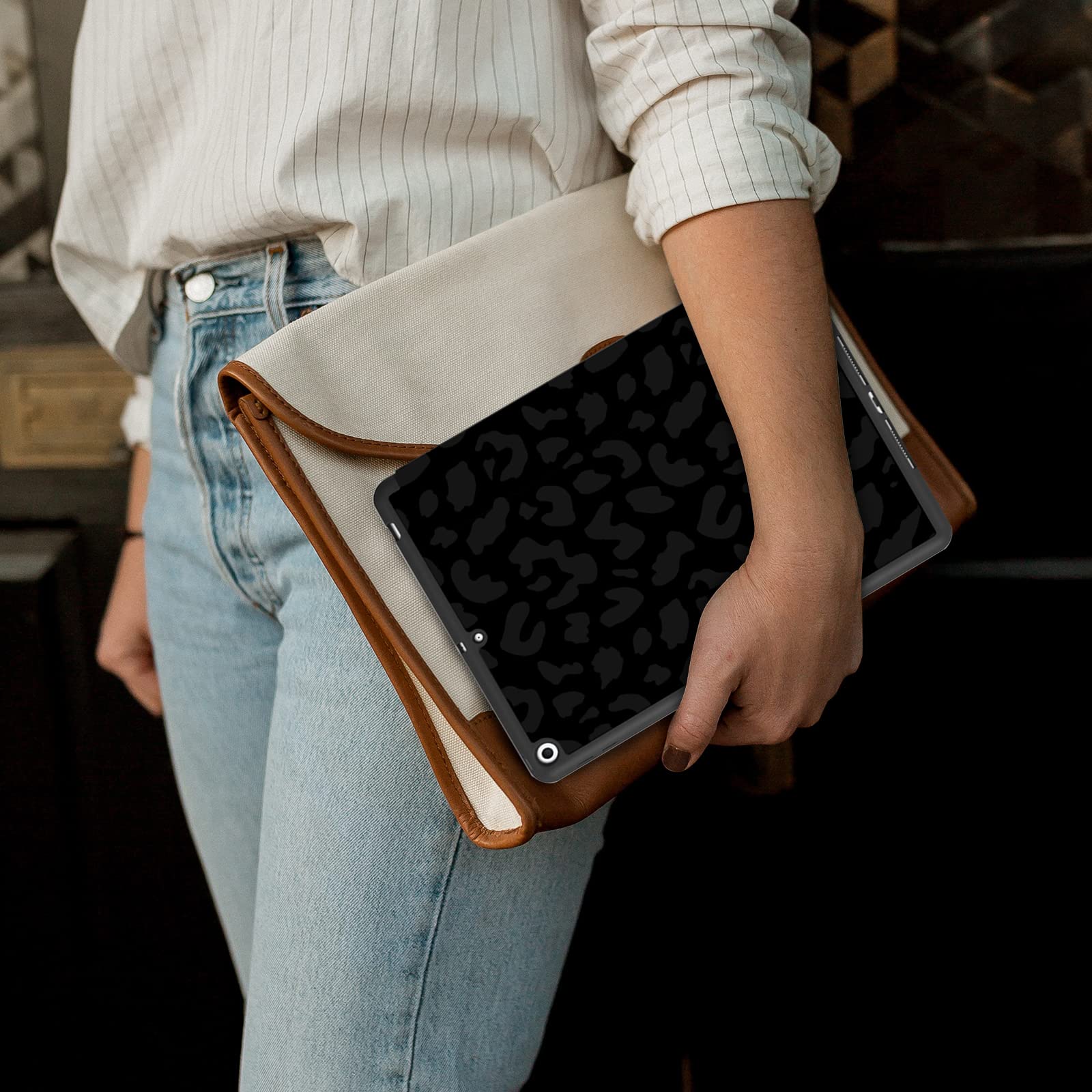 Deokke Compatible with iPad 9th /8th /7th Generation Case(2021/2020/2019) iPad 10.2 inch Case with Pencil Holder and Soft TPU Back Case,Auto Sleep/Wake Cover,for Girls Women-Black Leopard Cheetah