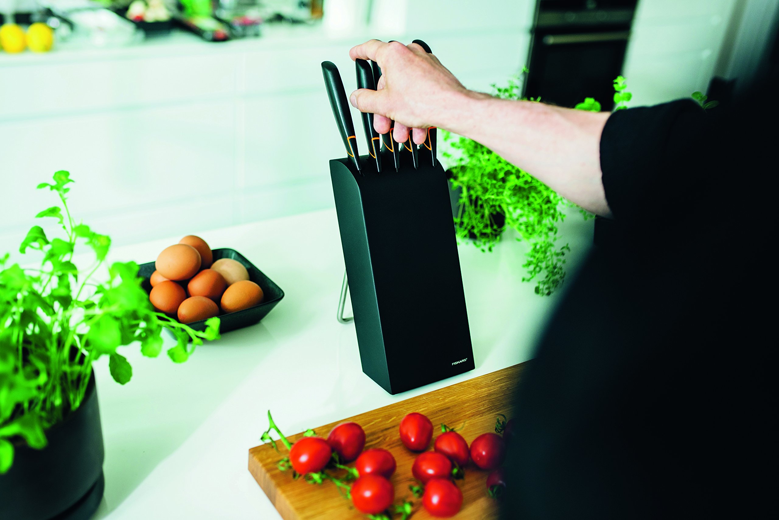 Fiskars Knife Block With 5 Knives, Width: 15.5 cm, Height: 37 cm, Birch Wood, Black, Edge, 1003099