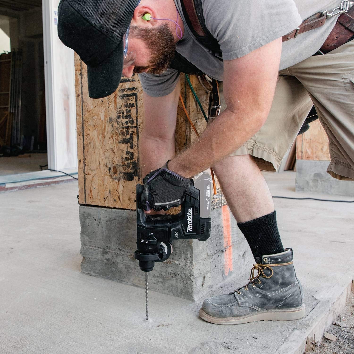 Makita XRH06ZB-R 18V LXT Cordless Lithium-Ion Brushless Sub-Compact 11/16 in. Rotary Hammer Tool Only (Renewed)