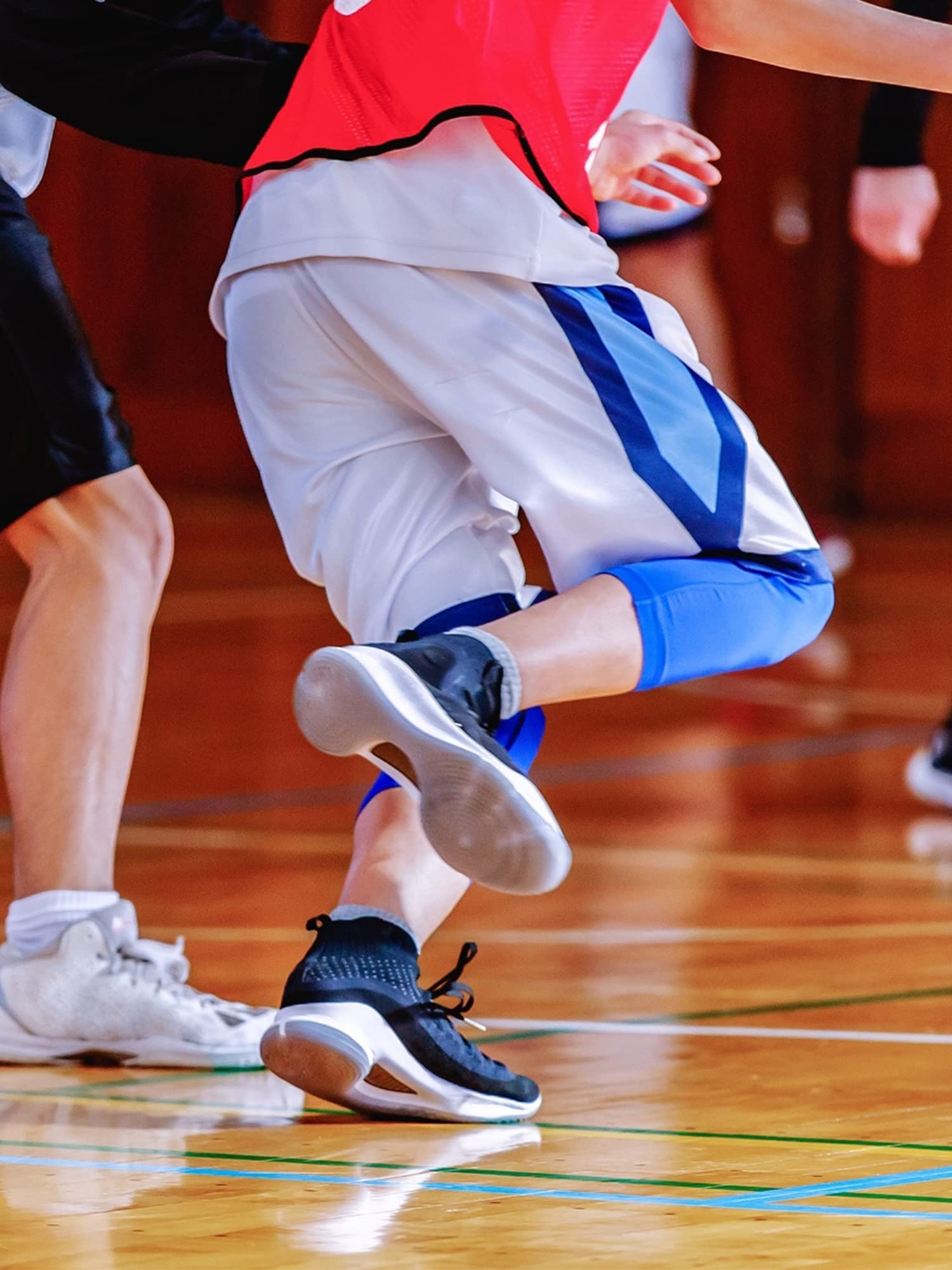 DEVOROPA Youth Boys' Compression Pants with Knee Pads 3/4 Basketball Athletic Tights Quick Dry Sports Workout Leggings Royal L