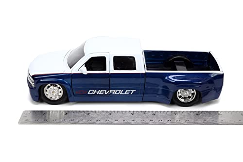 Jada Toys Just Trucks 1:24 1999 Chevy Silverado Dually Die-cast Car with Tire Rack, Toys for Kids and Adults