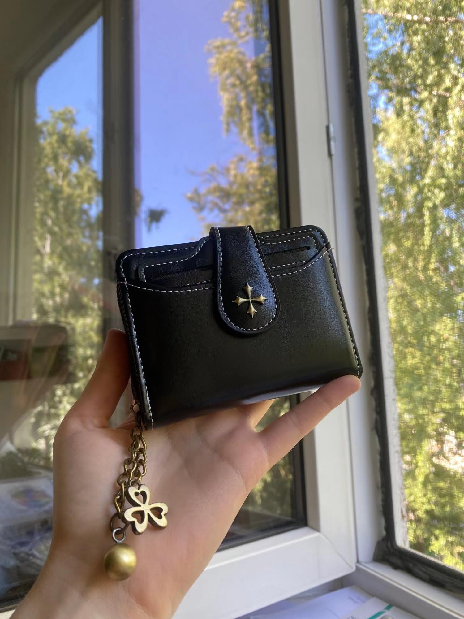 GGOOB Small Wallet for Women Zip Bifold Vintage Wallet Goth Purse Mini Leather Cash Wallets with Zipper Coin Pocket (Black,Small)