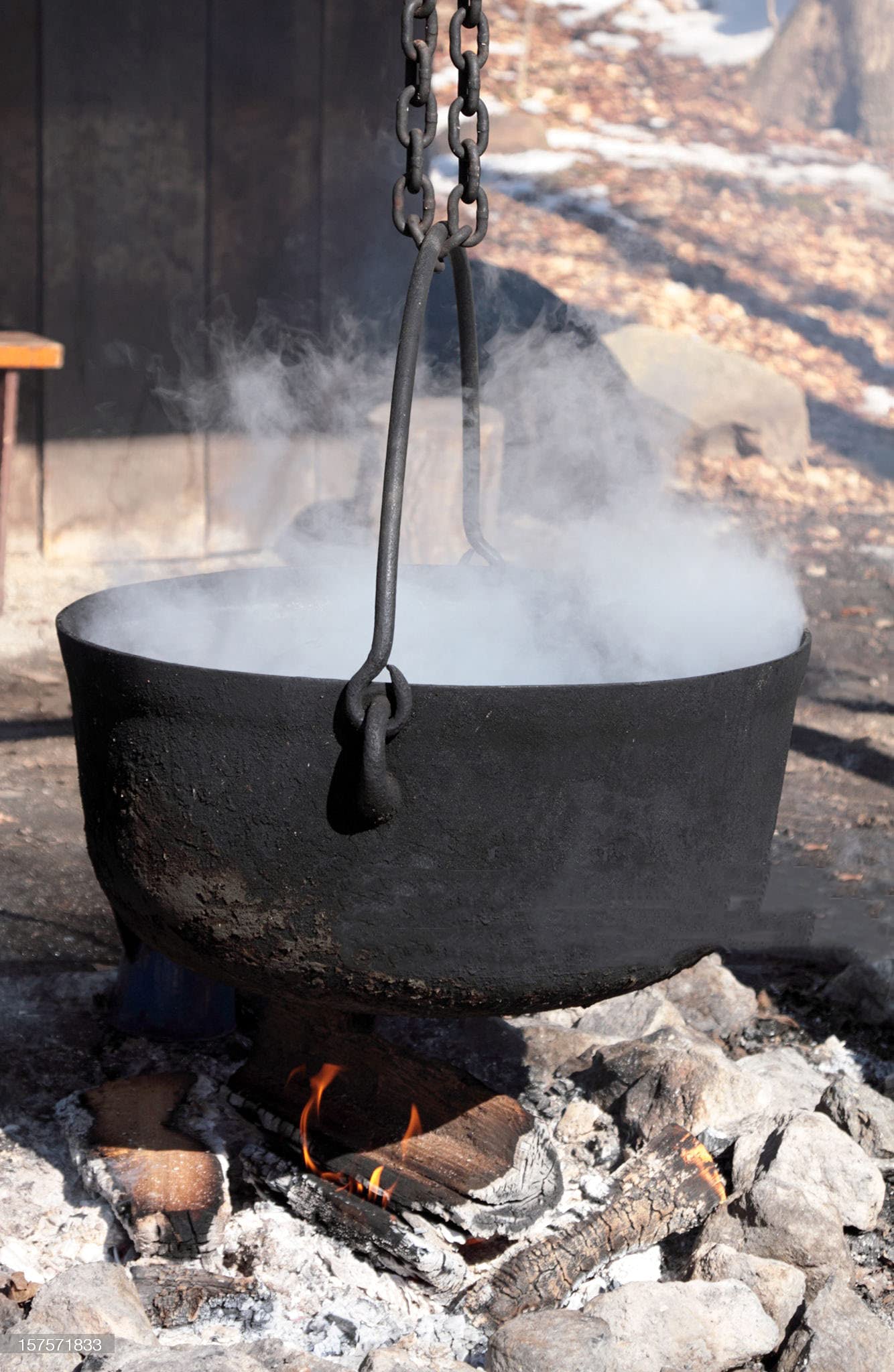 Cuisiland Pre-seasoned 4.5 Quarts Cast Iron Dome Lid Flat Bottom Dutch Oven
