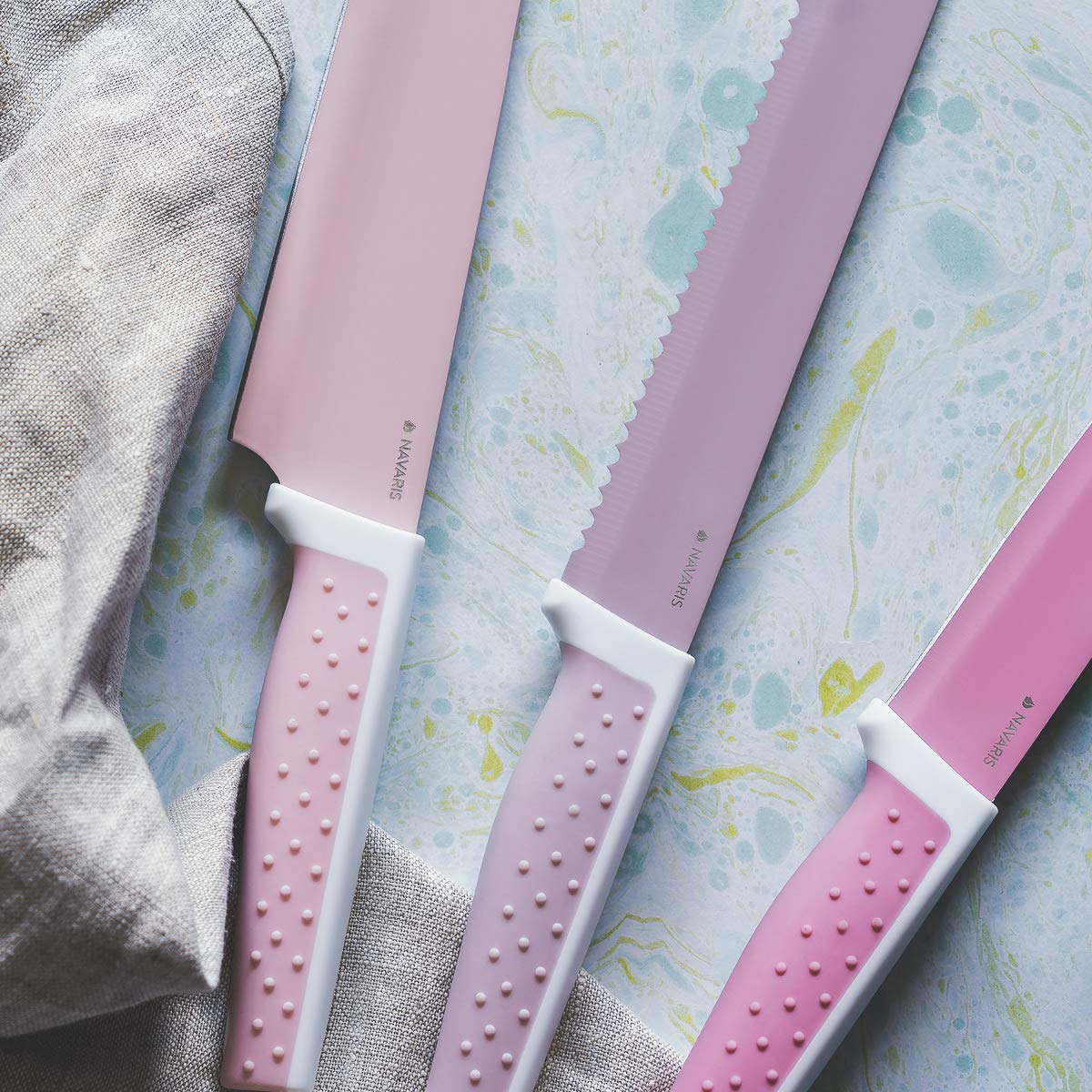 Navaris Knives and Peeler Set - 5 Stainless Steel Kitchen Knife & 1 Ceramic Blade Peeler - Pastel Colour Set with Bread Knife, Paring Knife and More