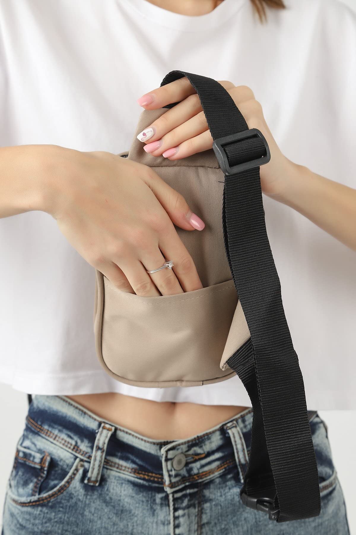 Fashion Crossbody Purse For Women, Small Lightweight with Adjustable Shoulder Strap, Cute Summer Clutch, Everyday Essential (Soft Brown)