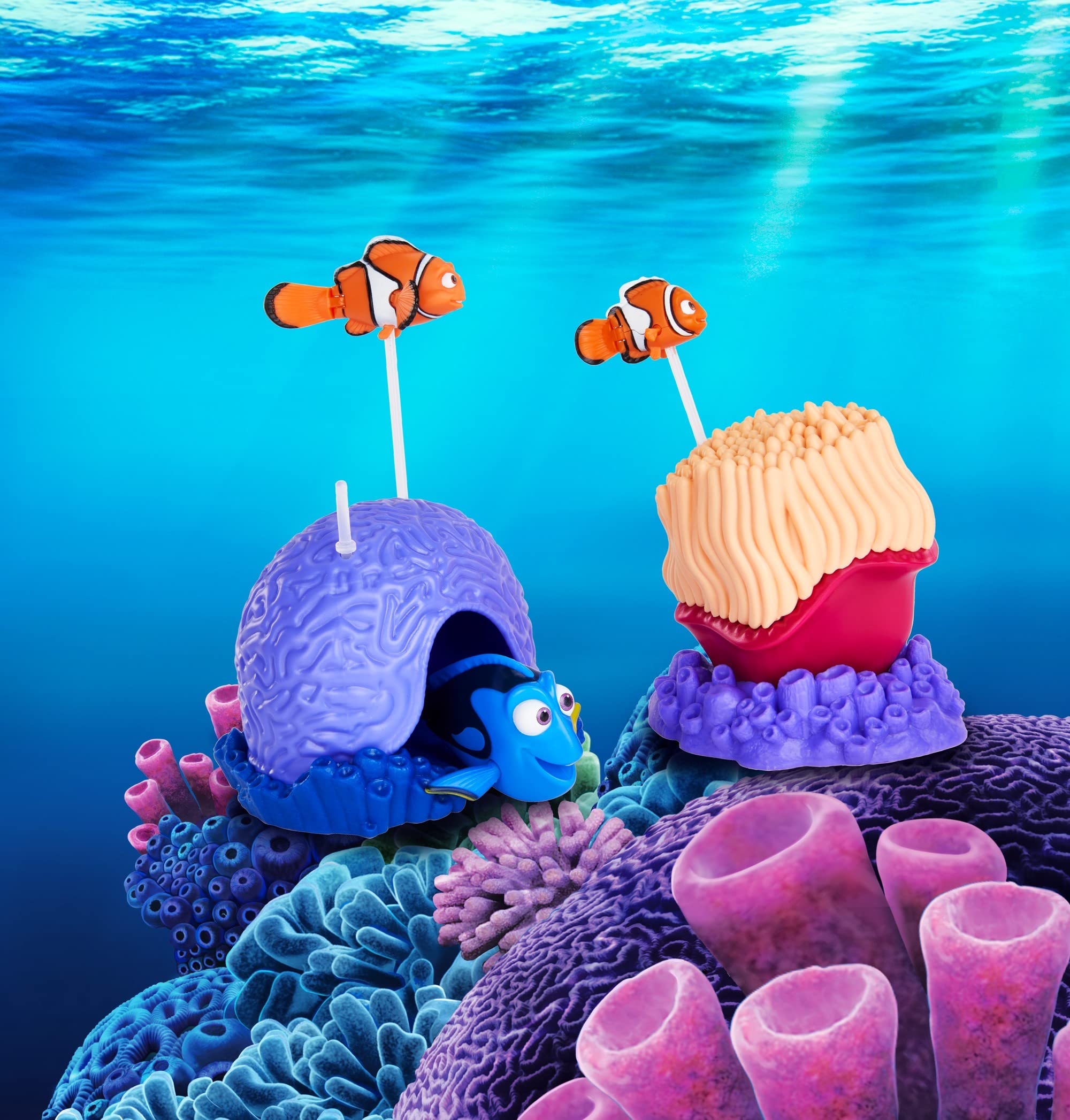 Disney Pixar Featured Favorites Finding Nemo Collectable Figures Marlin, Nemo & Dory with Accessories, Posable Toys with Authentic Look, Collectors Gift Ages 6 Years & Older
