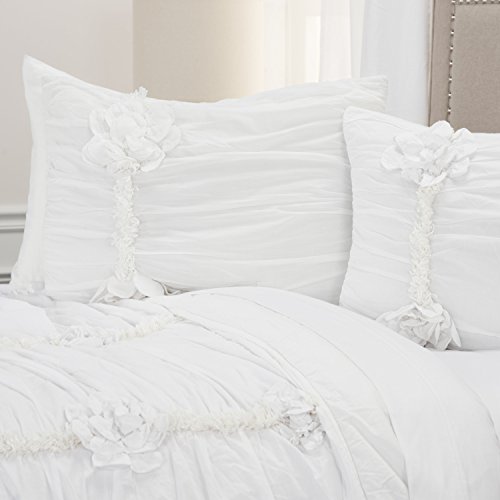 Rizzy Home | BQ4332 | Polyester Quilt | 106"x92" White/Neutral/ Stripe