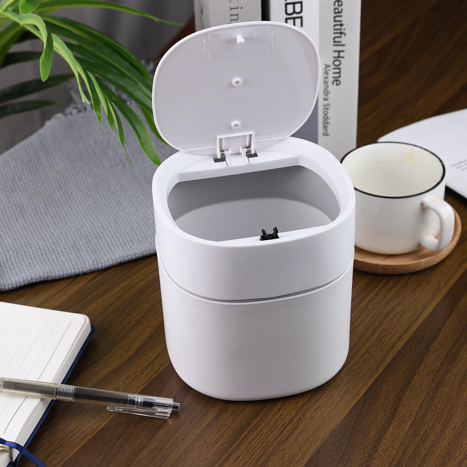 LOVEINUSA Mini Trash Can, Countertop Trash Can with Lid Tiny Garbage Bin Small Trash Can Plastic for Bathroom Office Kitchen Desk Coffee Table White