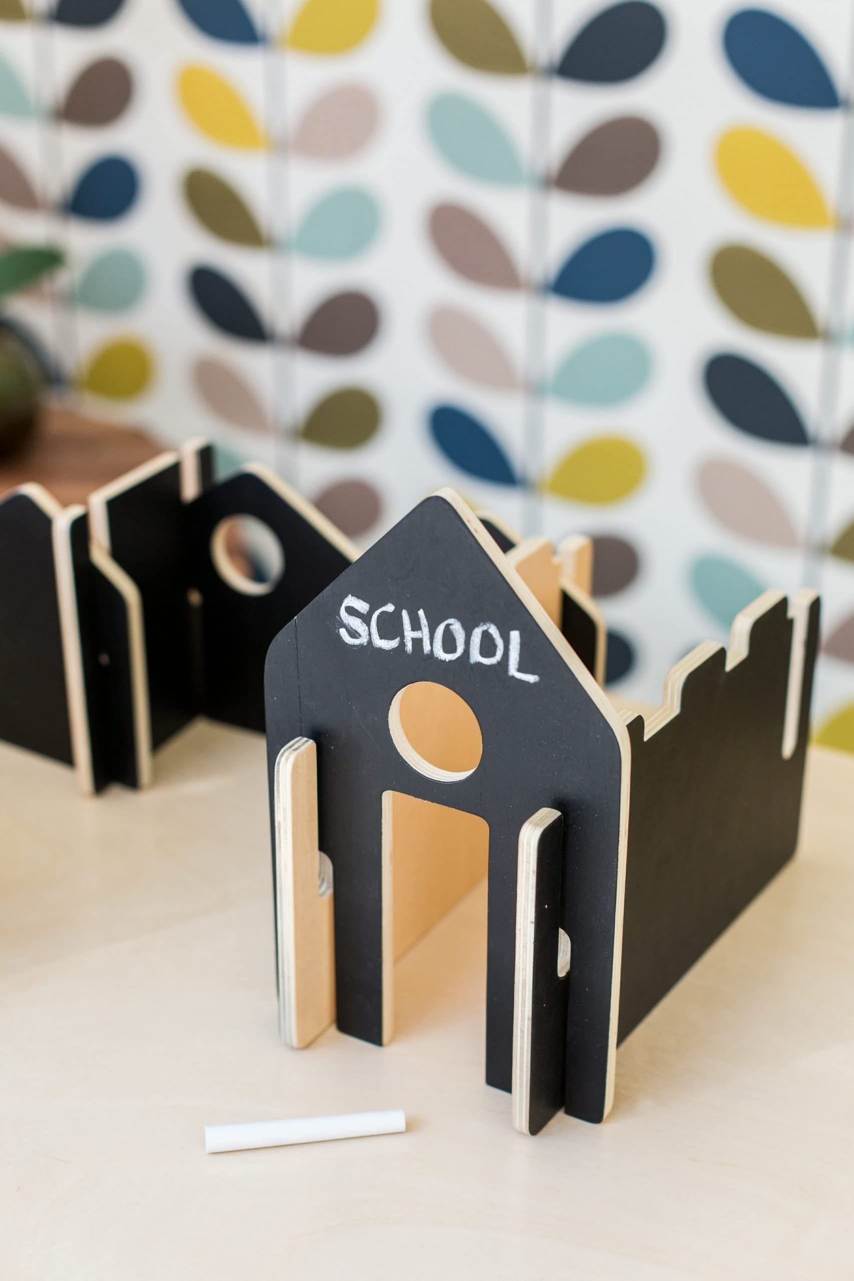 THE FRECKLED FROG Happy Architect - Create 'N’ Play - Set of 28 - Ages 2+ - Wooden Blocks for Preschoolers and Elementary Aged Kids - Construct Buildings, Towns and Cities - Blackboard Surfaces
