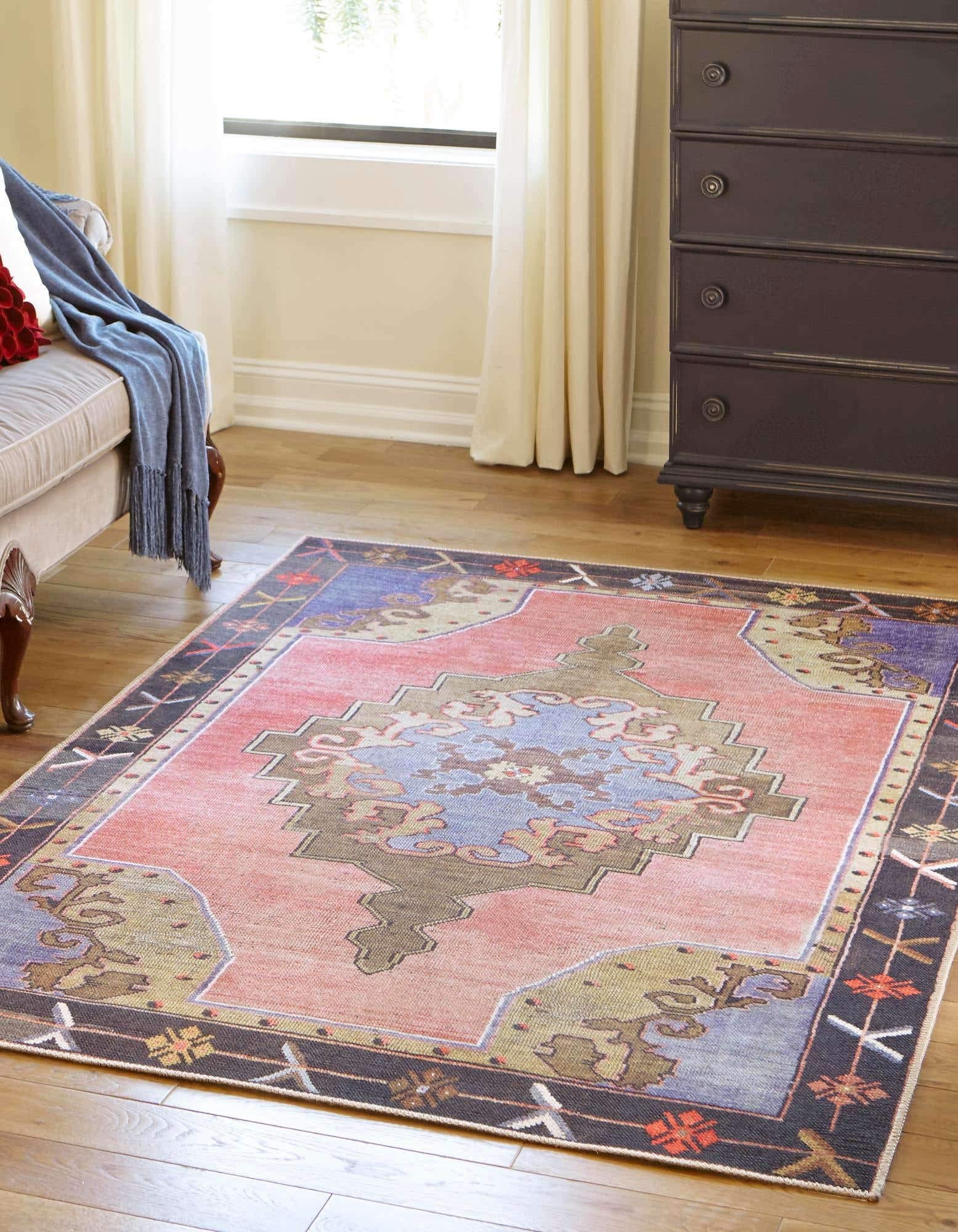 Unique Loom Timeless Collection Area Rug - Thomas (2' x 3' 1" Rectangle, Pink/ Black)
