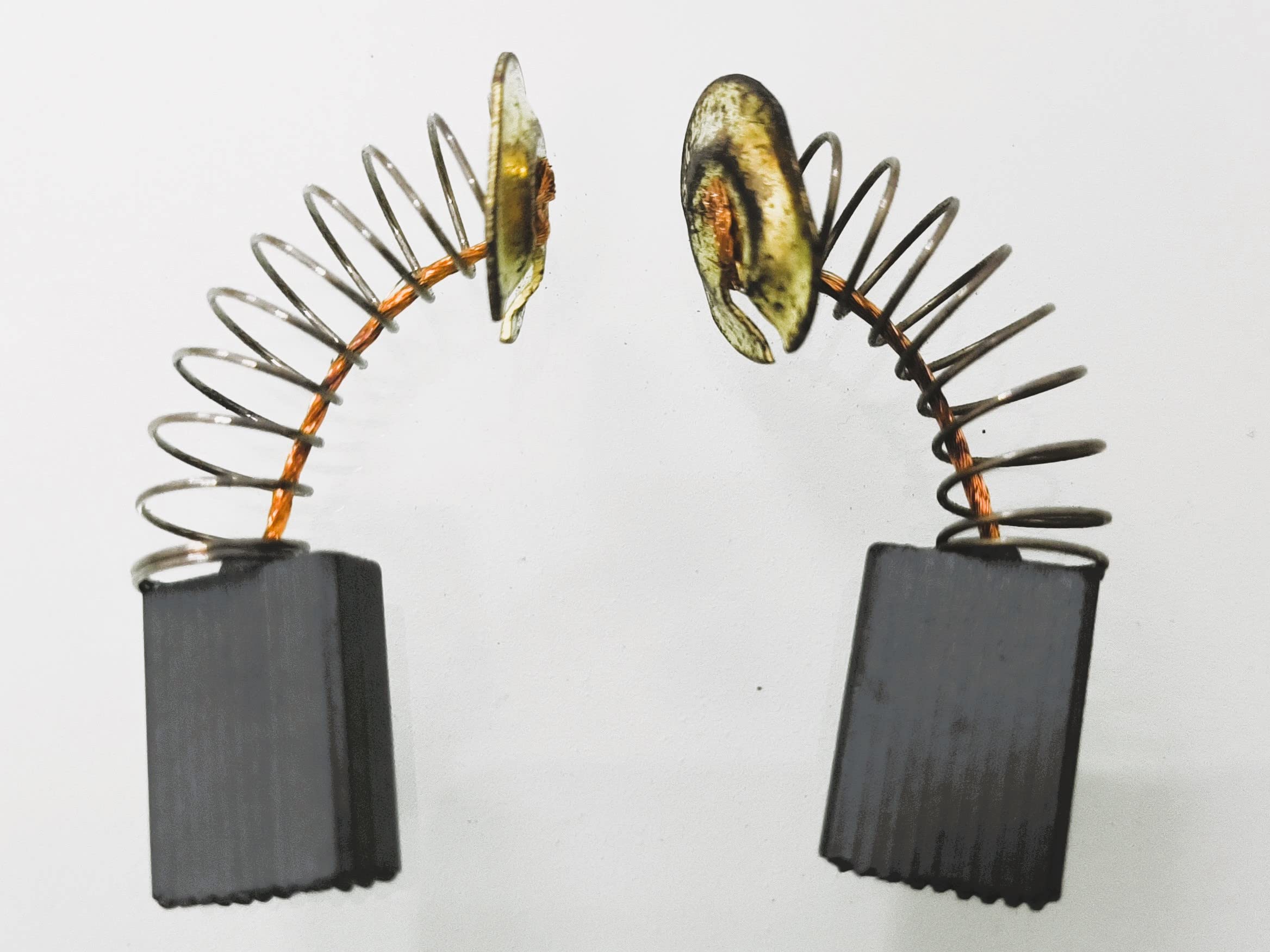 CB303 carbon brushes for most power tools, routers, circular saws and more - Replaces CB303, 194996-6 and 191963-2 (4-pack).