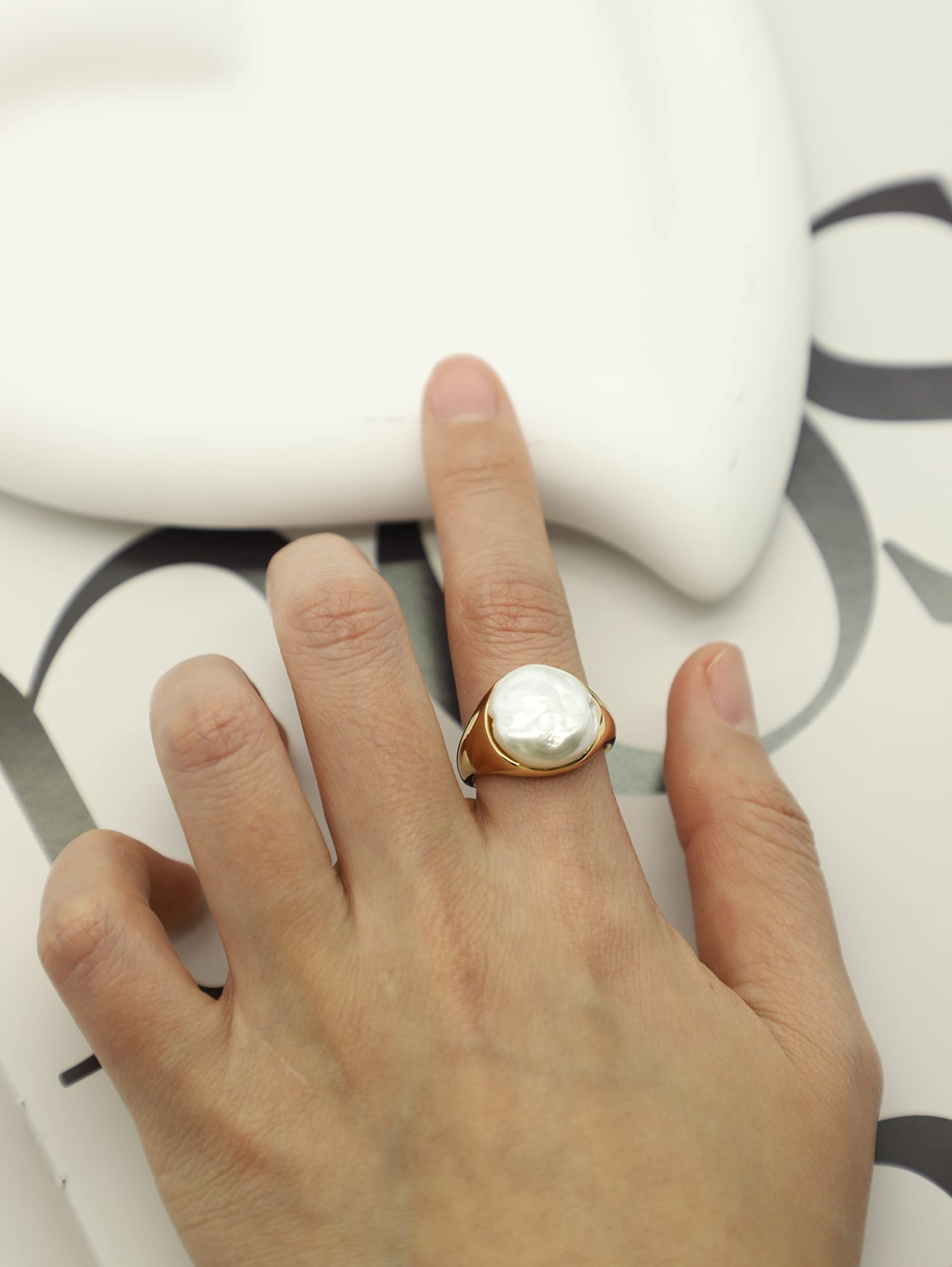 Donabus Statement Signet Ring, Cocktail Ring, Organic Pearl Ring with Hammered Metal, 90's Transperant Resin Ring, Gold Signet Ring (A)