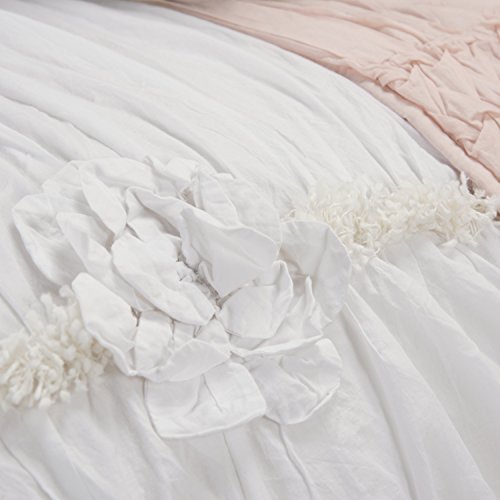 Rizzy Home | BQ4332 | Polyester Quilt | 106"x92" White/Neutral/ Stripe
