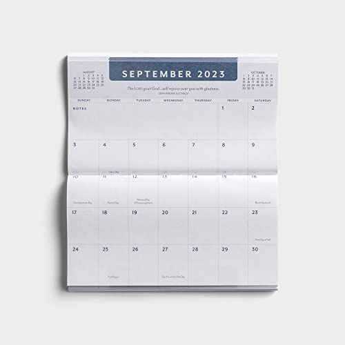 Whiskers & Paws 2023 – 2024 28 Month Planner: 2 Year Calendar Planner