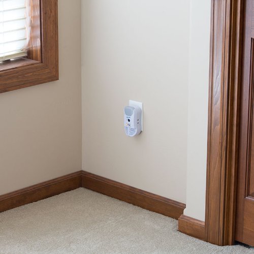 Good Life, Inc. Ultimate AT Ultrasonic Pest Repeller - Indoor Rodent and Bug Repellent Plug-in - Effective for Mice, Rats, Roaches, Scorpions, Insects - Utilizes Ultrasonic Sounds & Air Cleansing Ions