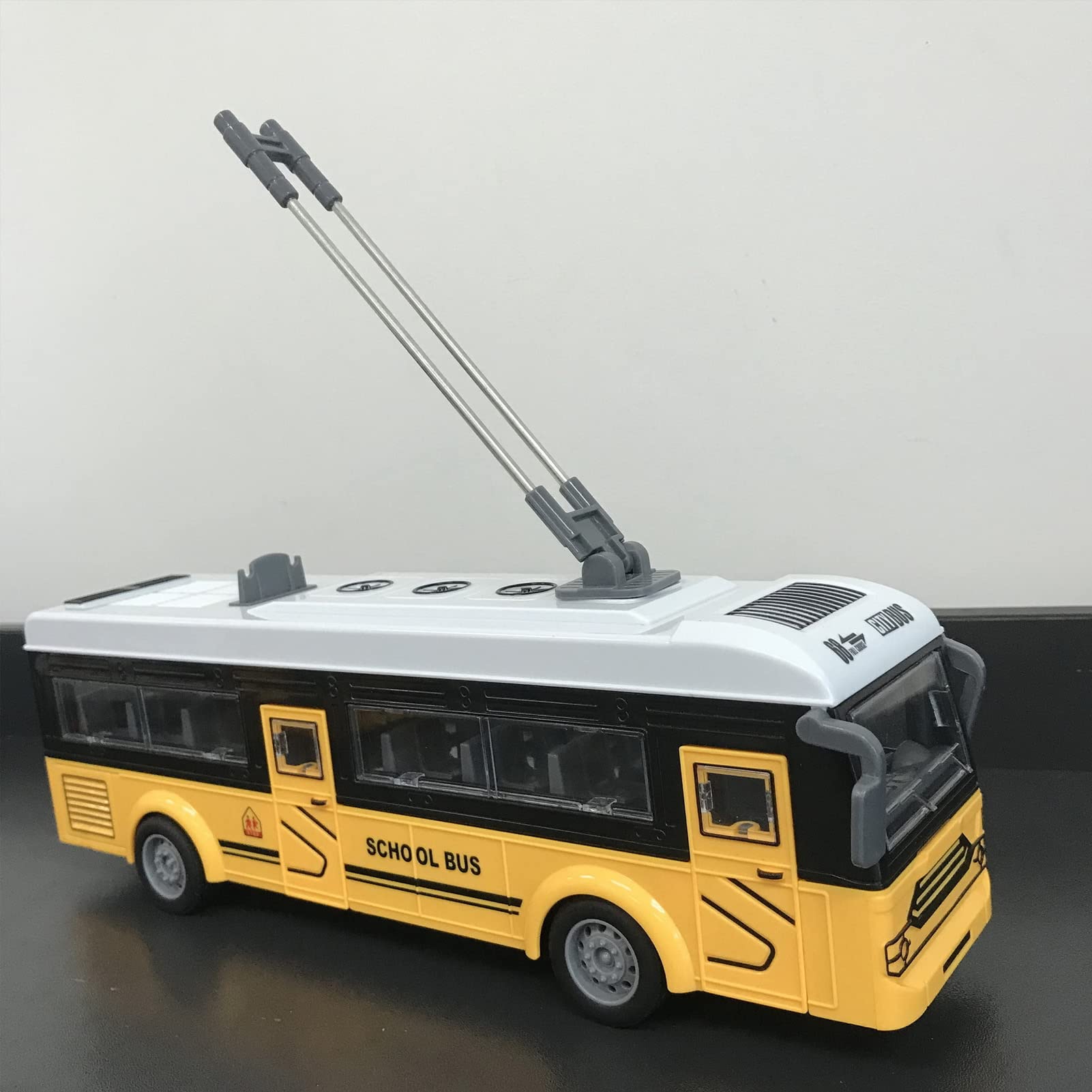 EATC High Simulation Toy School Bus Opening Single Layer Bus Doors Remote Control Electric Toy car for Children School Bus
