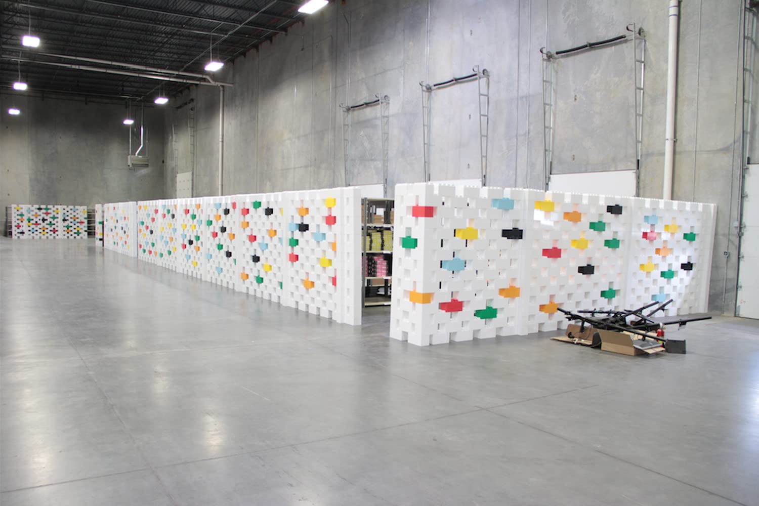 EverBlock 5' x 5' Wall Kit | Modular Building Blocks | Wall System for Building, Display & Structures | Room Divider & Partition | Easy to Connect & Reuse | Indoor & Outdoor Use | Black