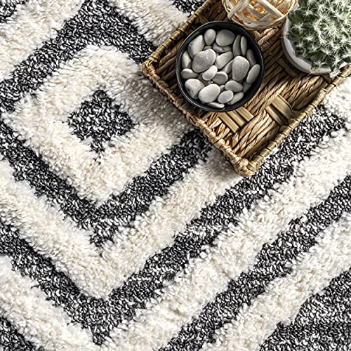 nuLOOM Saveah High Low Soft Shaggy Moroccan Diamond Tassel Area Rug, 4x6, Grey