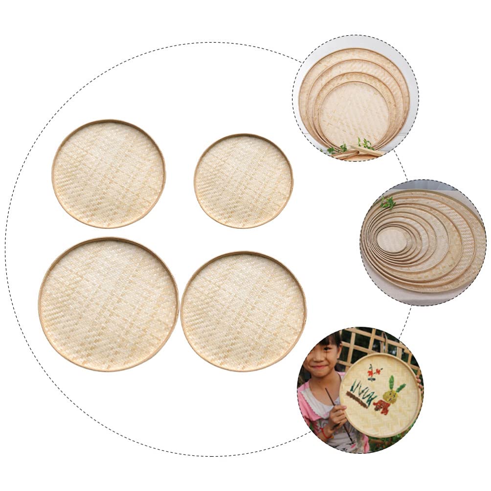Healifty 4 Pcs Handwoven Flat Wicker Round Fruit Basket Woven Food Storage Weaved Shallow Tray Organiser Vegetable Fruit Bowl Kids DIY Drawing Board Wall Basket Decor for Kitchen Table Centerpiece