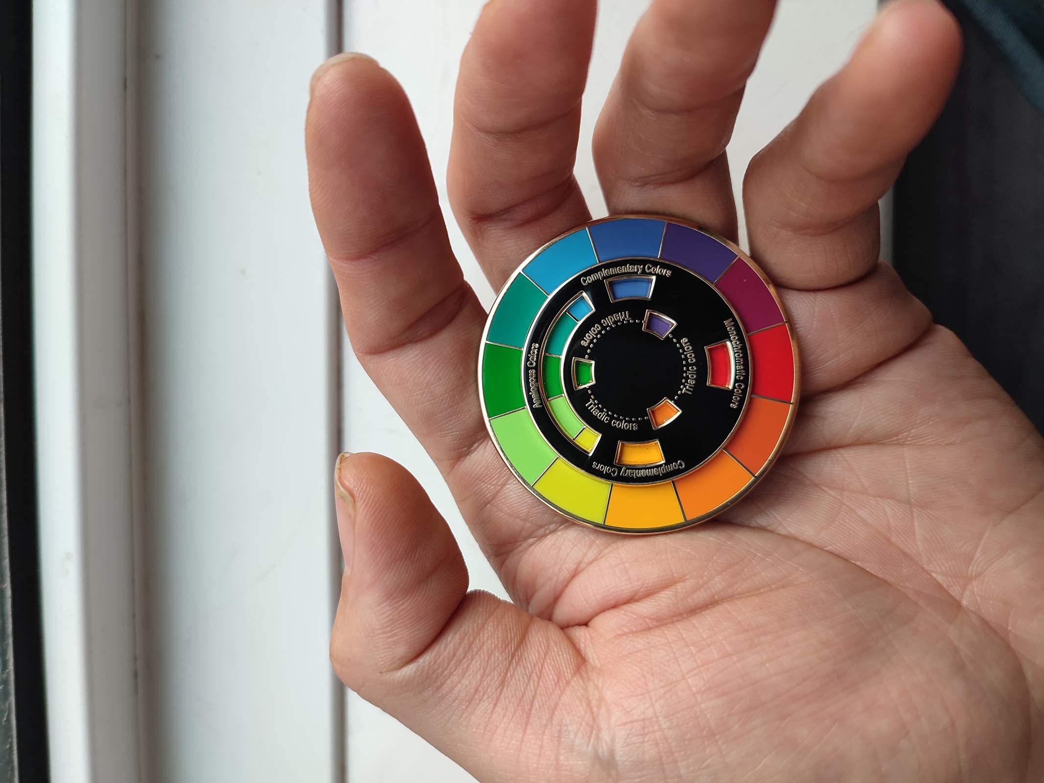 Creative Color Wheel Enamel pin, The Spinning Wheel Moves Nicely,Color Wheel Brooch (Color Wheel Enamel pin)