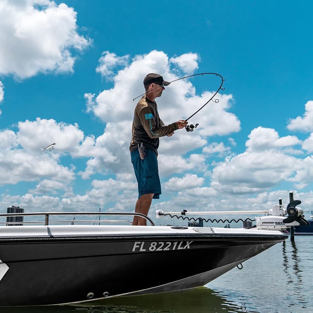 Daiwa REVLT2500 Revros Lt Spinning Reels, 5.3: 1 Gear Ratio, 39.90" Retrieve Rate, 22 lb Max Drag, Ambidextrous,Black