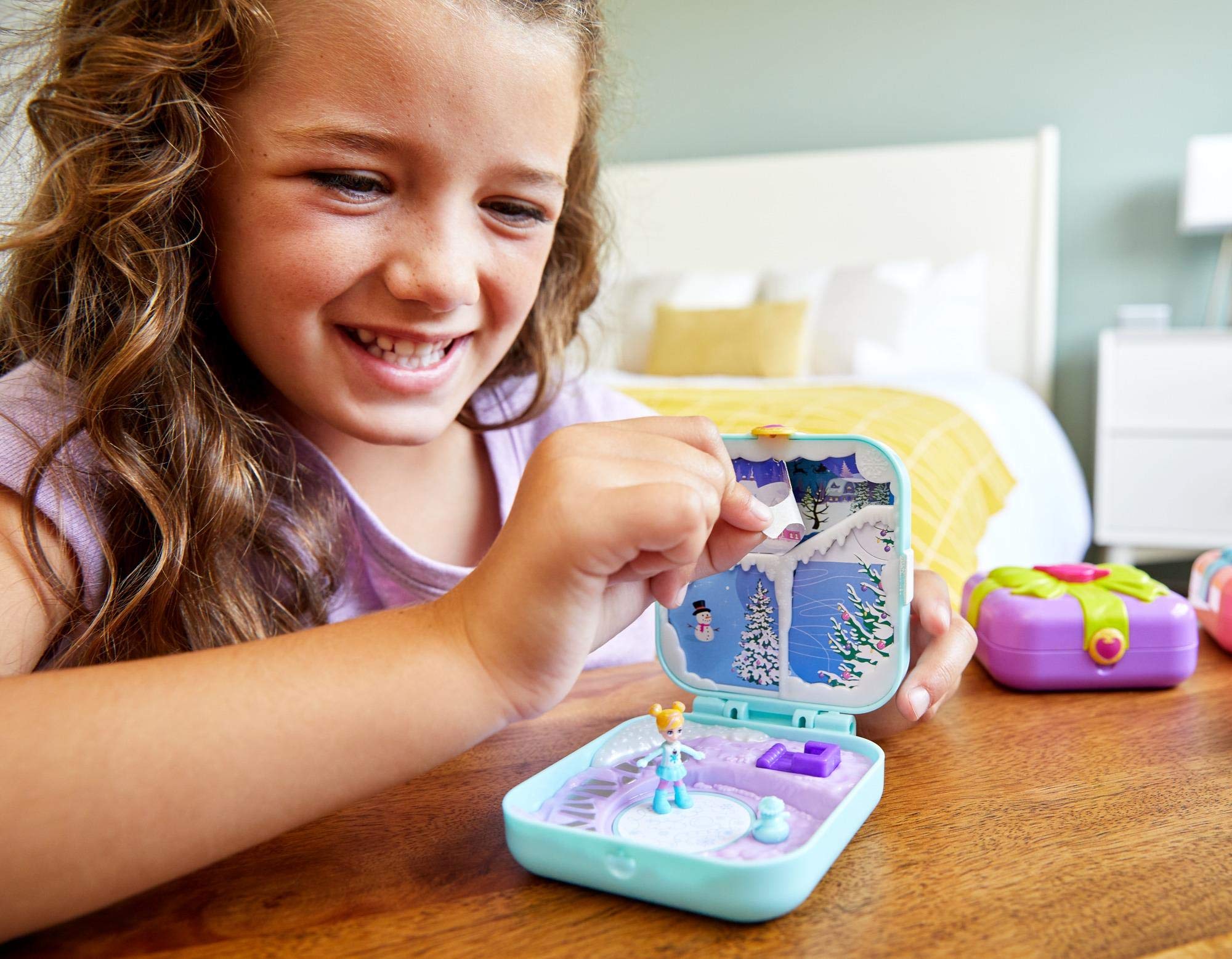 Polly Pocket Hidden Hideouts Frosty Fairytale Compact: 3 Hidden Hideouts, 3 Hidden Reveals, 3 Accessories, 1 Micro Polly Doll & Sticker Sheet