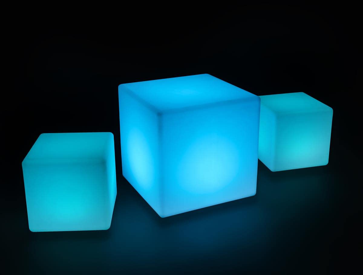Displays2go Illuminated LED Pub Table Set w/ 2 Cube Stools, 16 Color Options - White (FDLEDSET2)