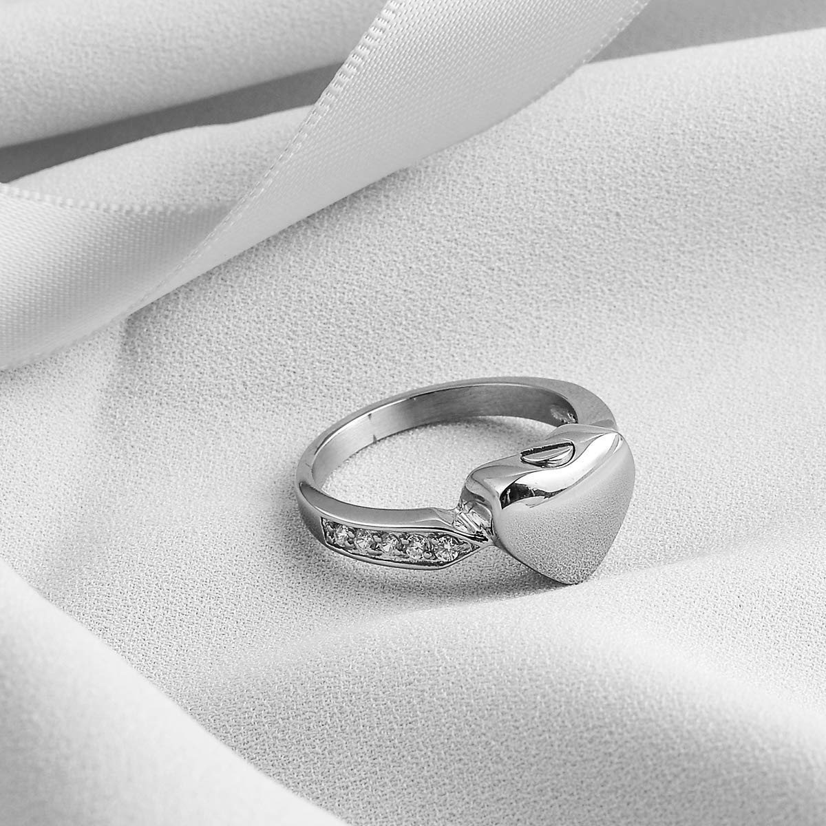 Crystal Inlay Love Heart Engravable Stainless Steel Cremation Ring Memorial Ring Rembrance Ring for Ashes Keepsake