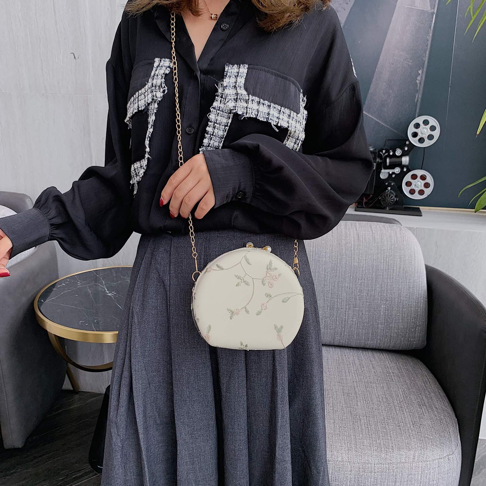 Little Bear Family Womens Circle Shoulder Bags Cell Phone Wallet Canteen Bag Flower Embroidered Bag